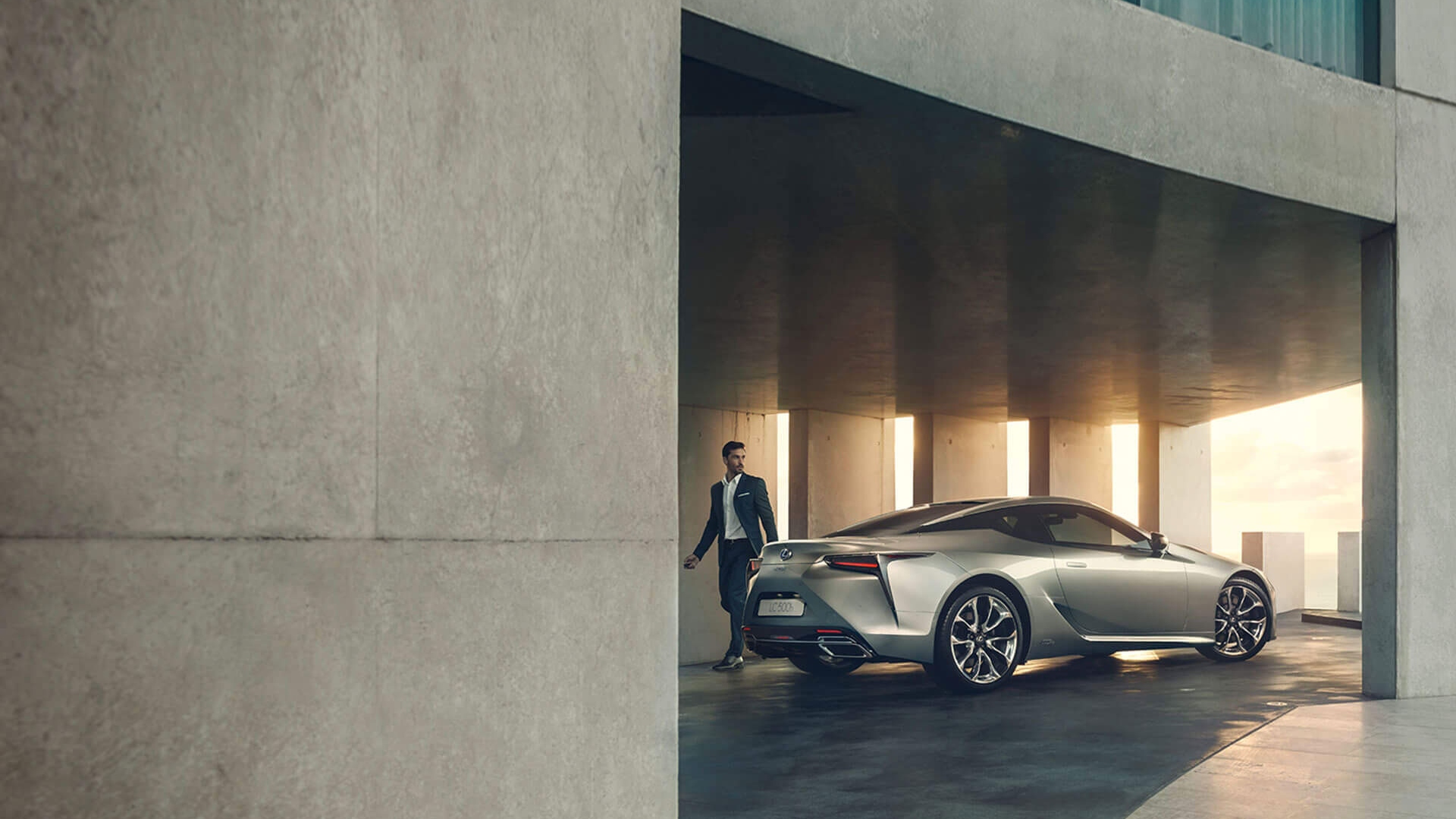 Lexus Hybrid Drive opladen zonder stekker | Lexus.nl