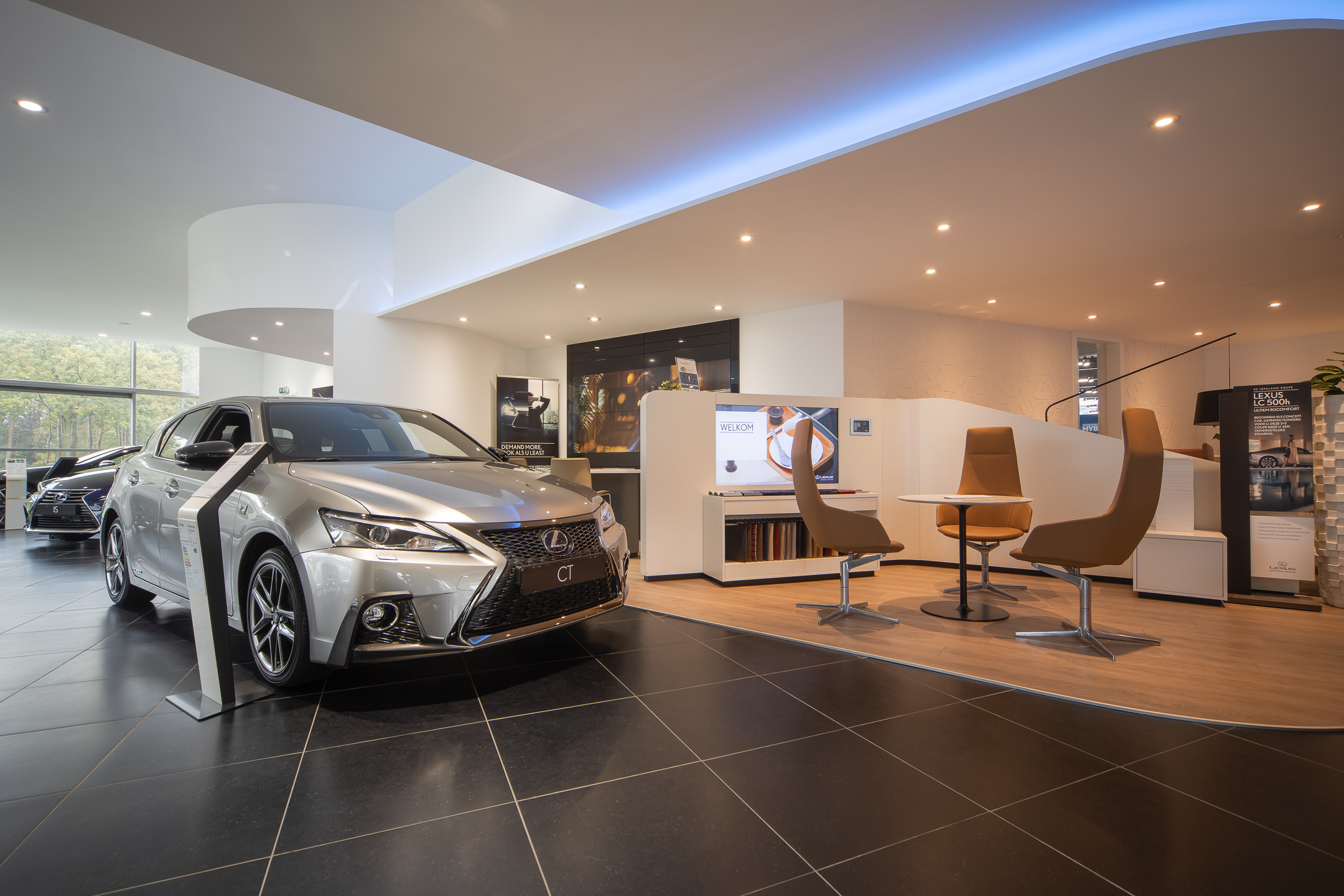 Lexus Zwolle | Welkom op onze Lexus dealer website.